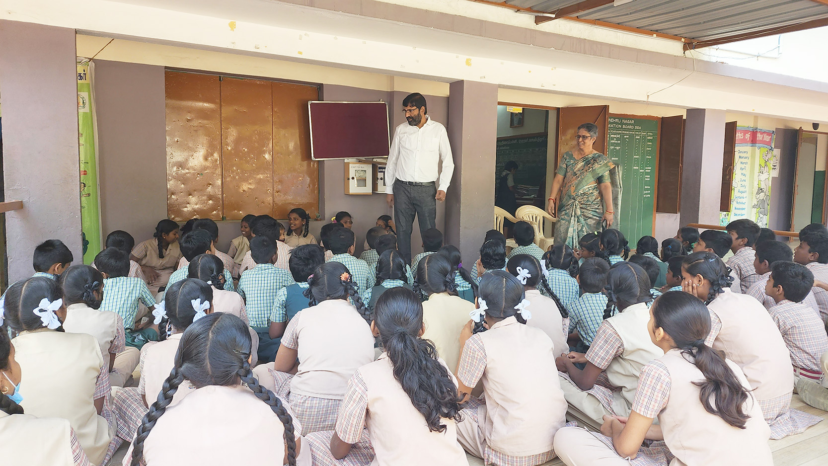 கோவை, நேரு நகரிலுள்ள அரசு நடுநிலைப்பள்ளியில் "வாசிக்கலாம் வாங்க" புத்தக ...